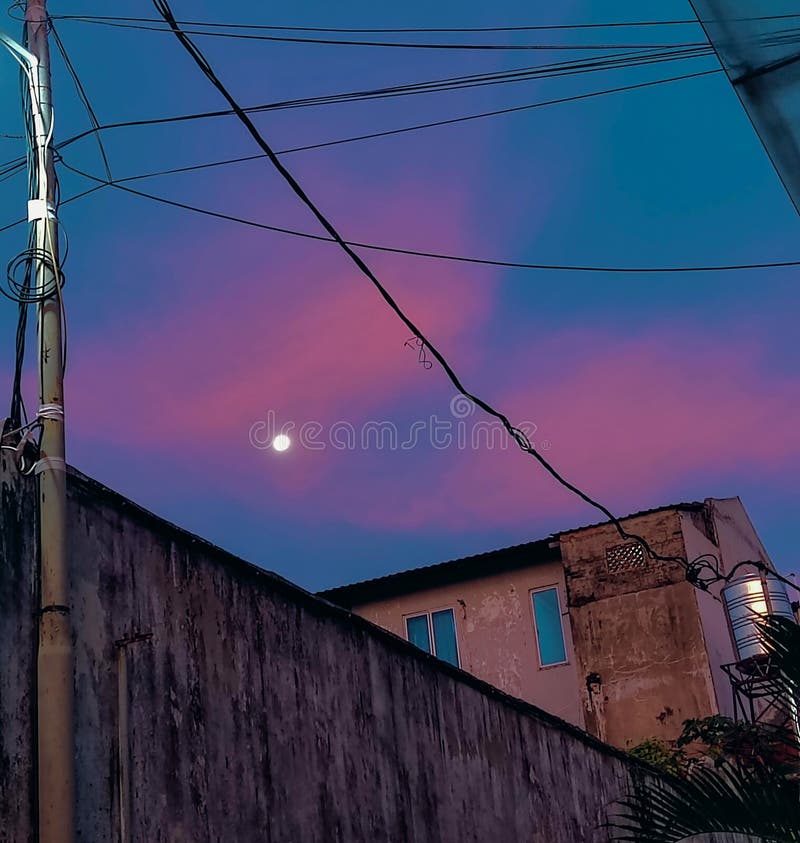 Aesthetic View of the Sunset in the Middle of the City Stock Photo ...