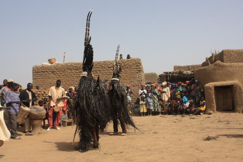 Dogon mask editorial photo. Image of simple, basic, malian - 7233596