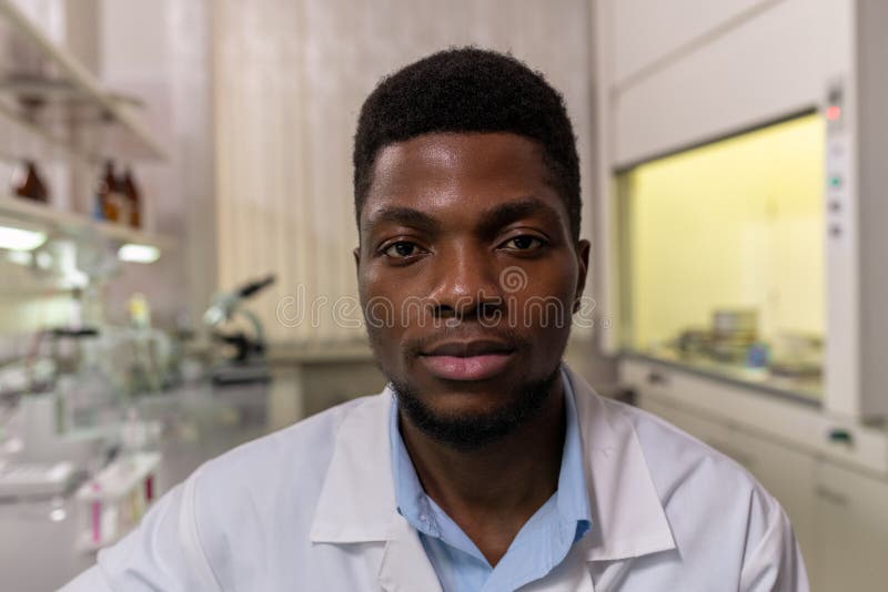 African Scientist Working in the Lab Stock Photo - Image of doctor ...
