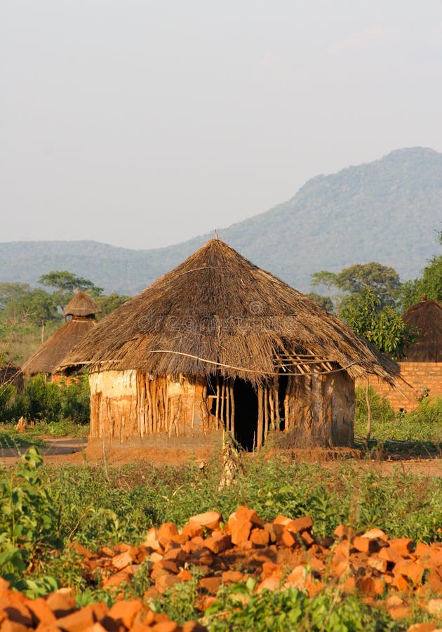 Afrikaanse hut stock afbeelding. Image of hamer, mozambique - 45456291