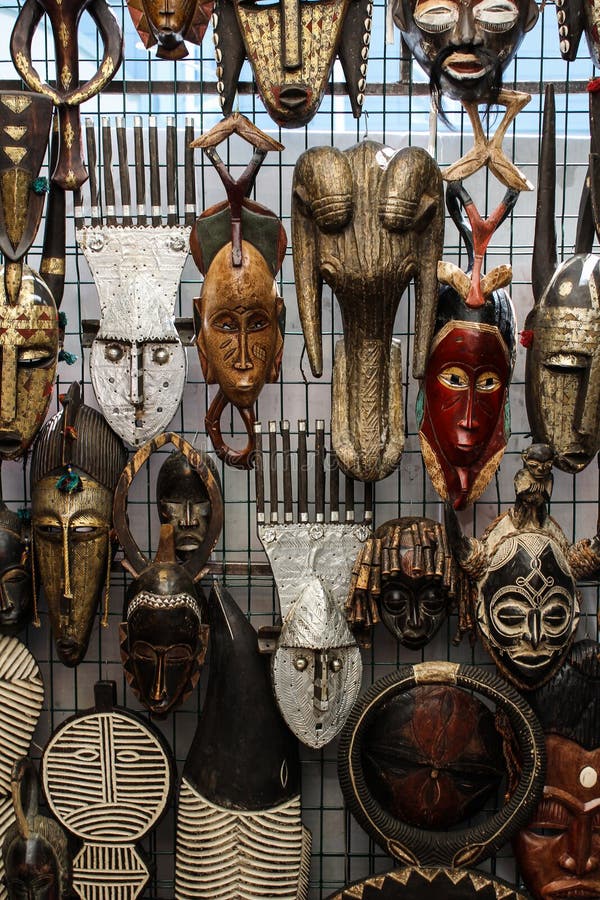 Afrikaanse Maskers Bij De Vlooienmarkt Van Athene Stock Foto - Image of ...