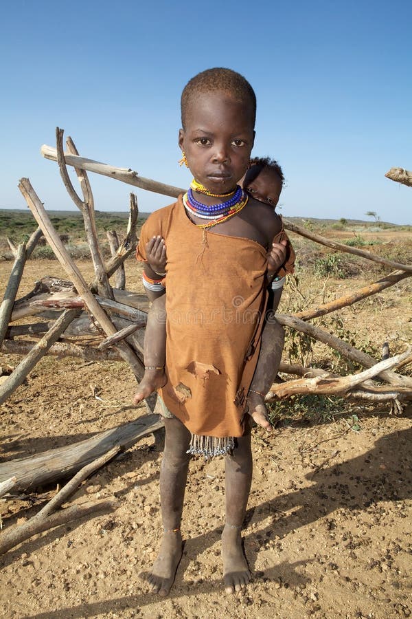 Barn Från Elfenbenskusten Spelar Fotboll Abidjan, Cote D'ivoire-Black ...