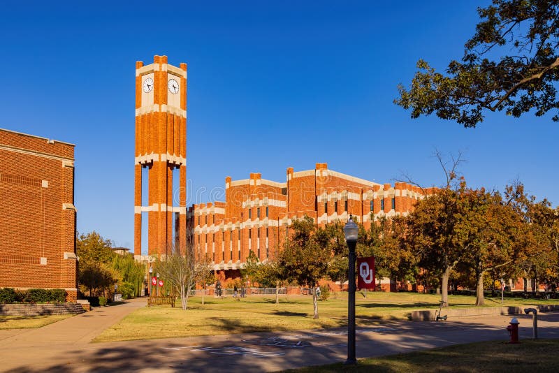 Afternoon View of the Clock Tower of Univeristy of Oklahoma Editorial ...