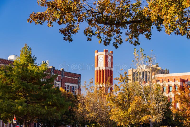 Afternoon View of the Clock Tower of Univeristy of Oklahoma Editorial ...