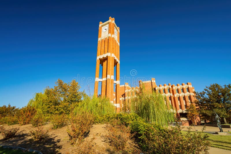 Afternoon View of the Clock Tower of Univeristy of Oklahoma Editorial ...