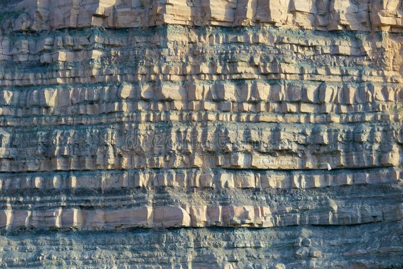 Sedimentair gesteente stock foto. Image of sluit, grijs - 28858824