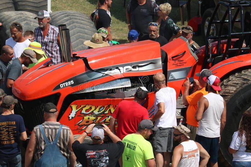 Multi Engine Modified Tractor Pulling in Bowling Green, OH Editorial ...