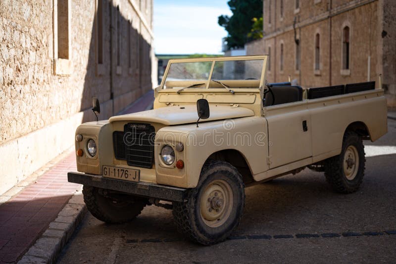 Aged a Land Rover Car Parked in Front of a Large Brick Building ...