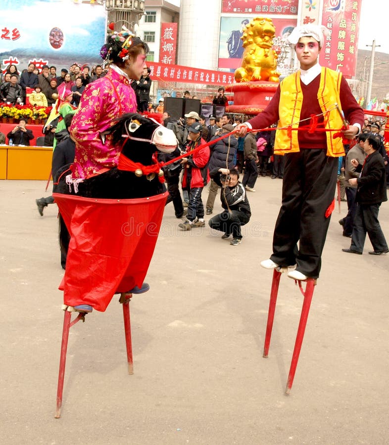 Agente de los zancos fotografía editorial. Imagen de creativo - 23042632