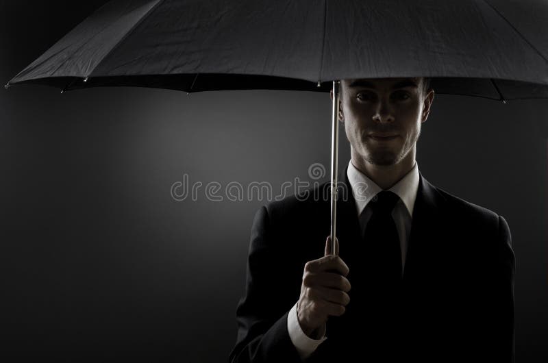 Agente Woman Della Spia in Pistola Di Cuoio Nera Della Tenuta Del ...