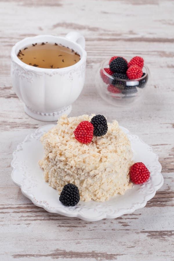 Agglutini Napoleon Della Pasta Sfoglia Con Crema Acida Fotografia Stock ...