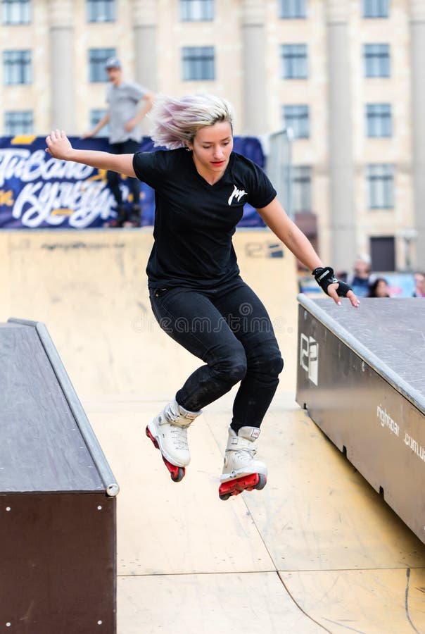 Aggressive Rollerblading Competition Editorial Image - Image of roll ...