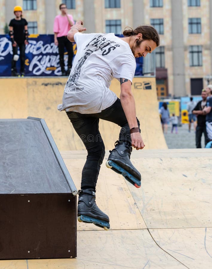 Aggressive Rollerblading Competition Editorial Image - Image of roll ...