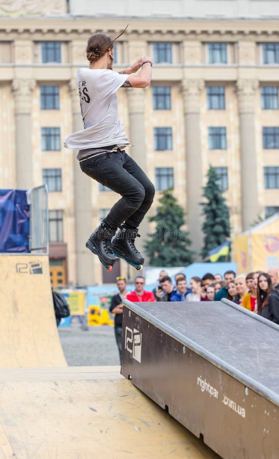 Aggressive Rollerblading Competition Editorial Image - Image of legs ...