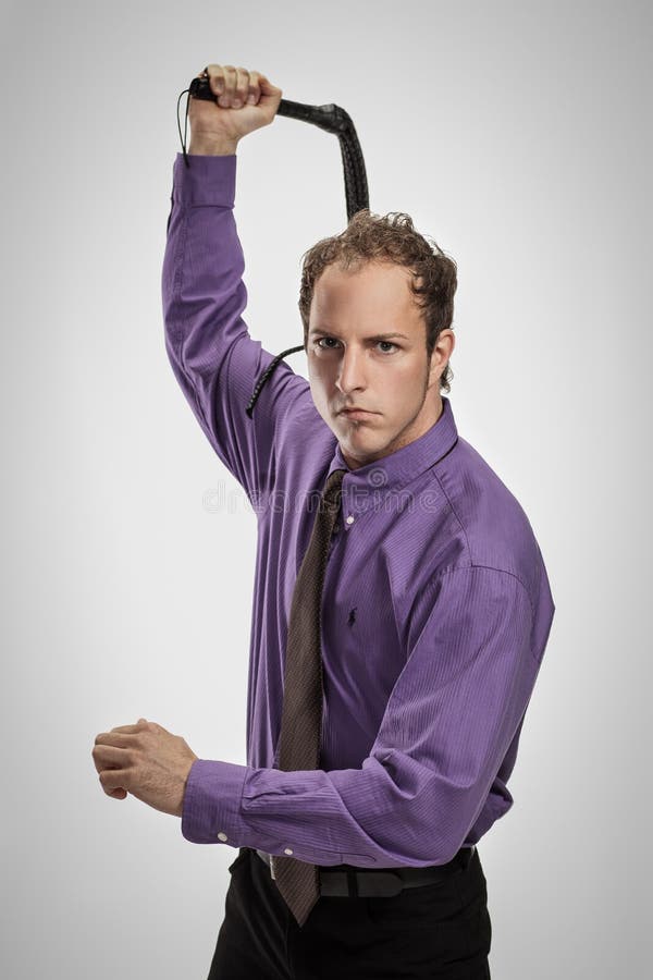 Aggressiver Mann Mit Einer Schwarzen Peitsche Stockfoto - Bild von ...