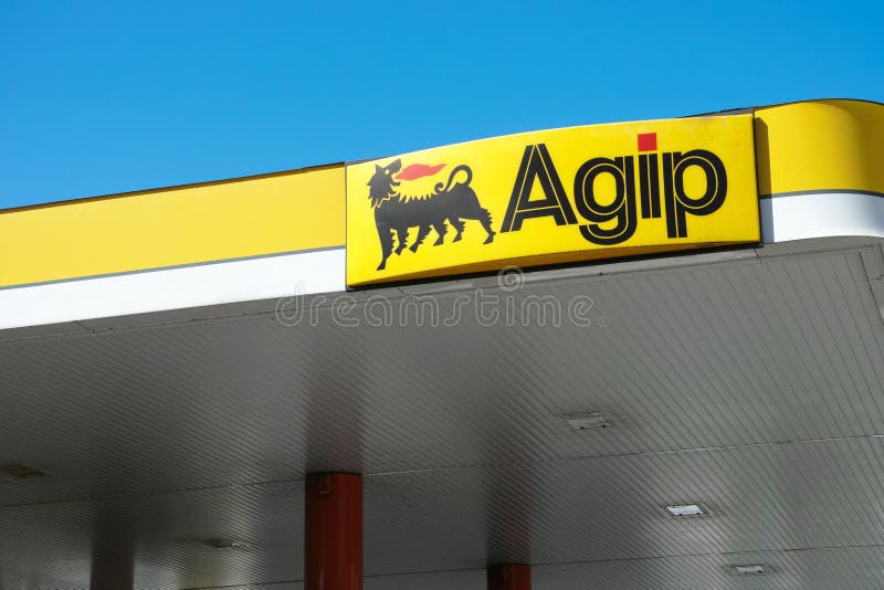 Estación Del Combustible De Gas De AGIP Con Precios En El Euro Para Sin ...