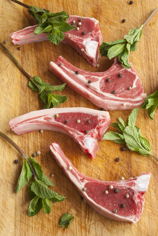 Agnello Grezzo Della Cremagliera Immagine Stock - Immagine di ...