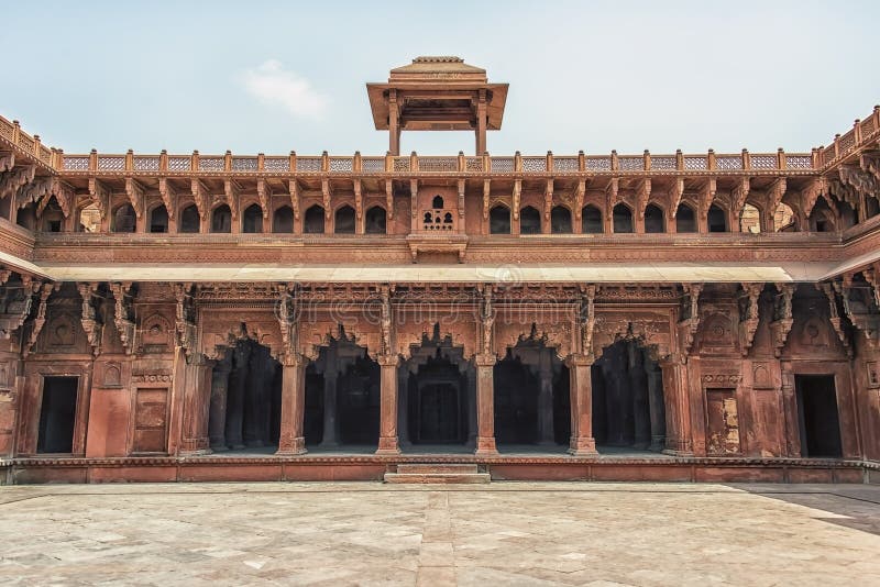 Agra fort in daytime editorial photo. Image of fortress - 143718771