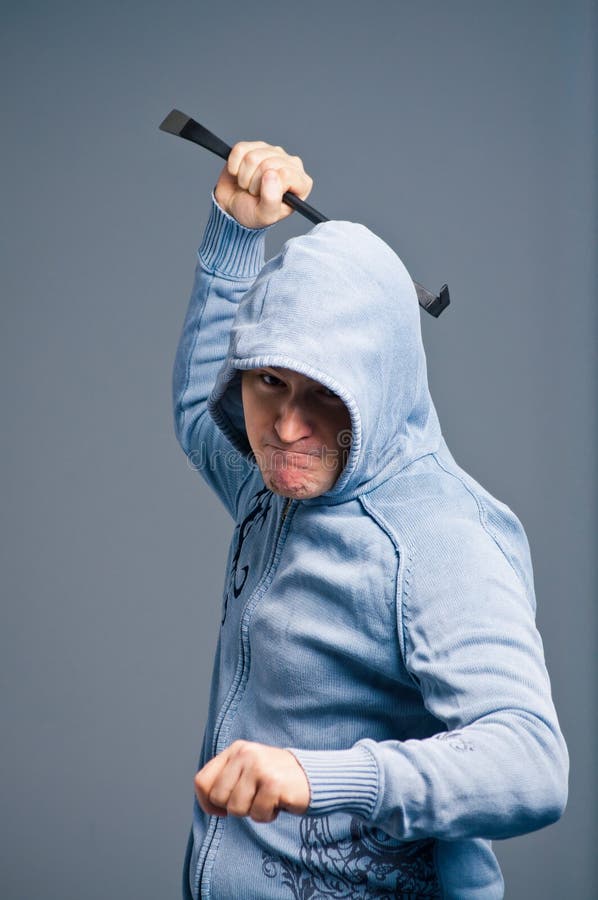 Agressieve Bandiet Met Een Koevoet Stock Afbeelding - Image of strijd ...