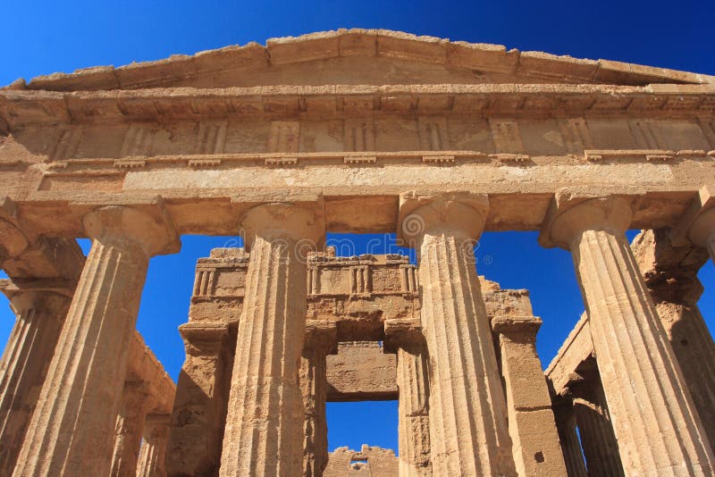 Agrigento, Valle Delle Tempie Immagine Stock - Immagine di struttura ...