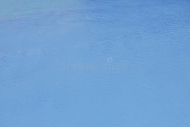 Agua Azul En La Piscina. Piscina Azul Con Agua Rizada Imagen de archivo ...