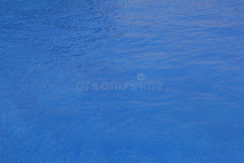 Agua Azul En La Piscina. Piscina Azul Con Agua Rizada Imagen de archivo ...