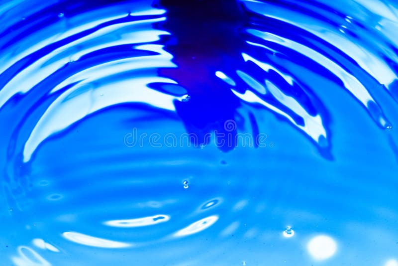 Agua Azul Que Muestra Ondas Circulares Foto de archivo - Imagen de ...
