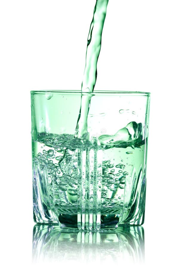 Agua clara de colada foto de archivo. Imagen de travieso - 24150020