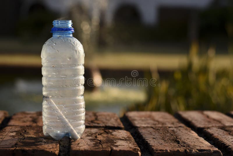 Agua corrompida imagen de archivo. Imagen de sombras - 89416717