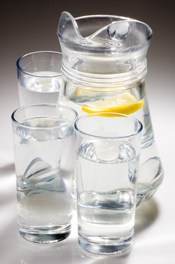 Agua de cal del limón foto de archivo. Imagen de coctel - 1237116