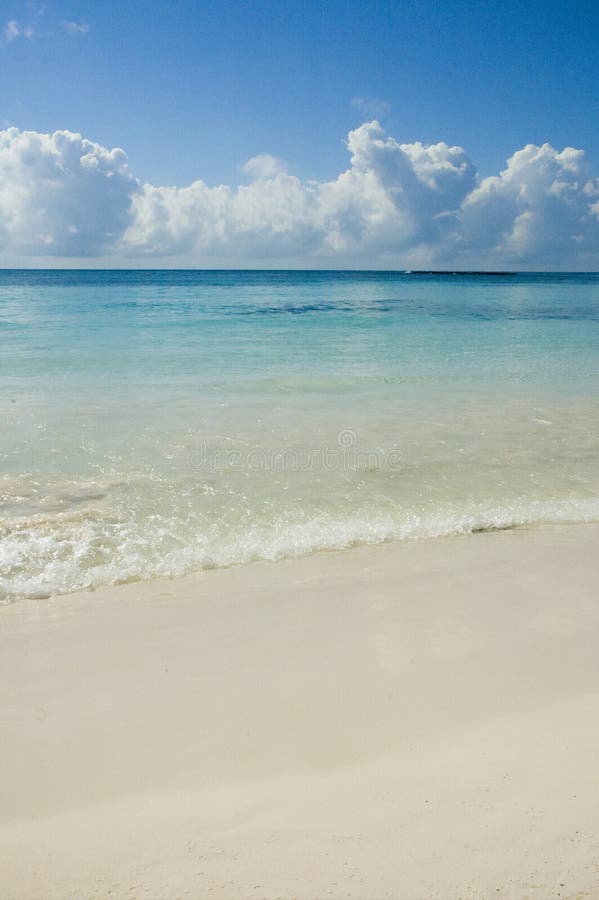 Agua Turquesa Y Arena Blanca Foto de archivo - Imagen de caribe ...
