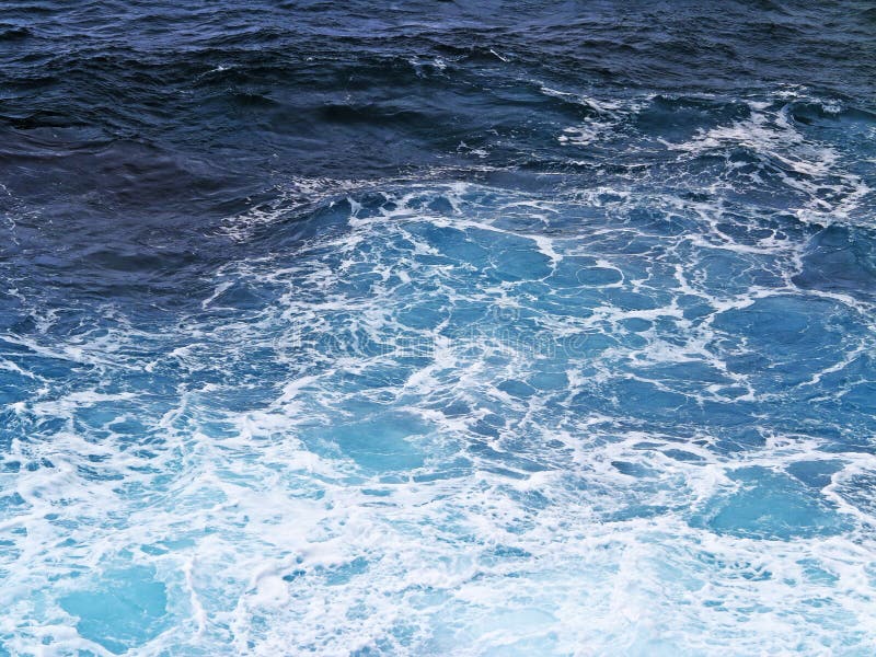 Agua de mar azul imagen de archivo. Imagen de abajo, espinoso - 24530527