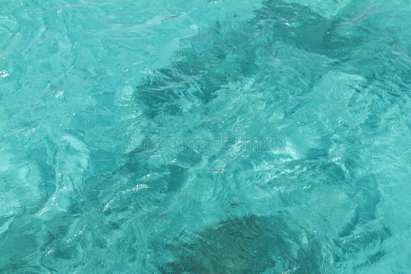 Mar azul claro imagen de archivo. Imagen de profundamente - 95953141