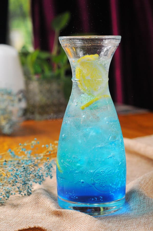 Smoothie azul del limón foto de archivo. Imagen de hielo - 57165526