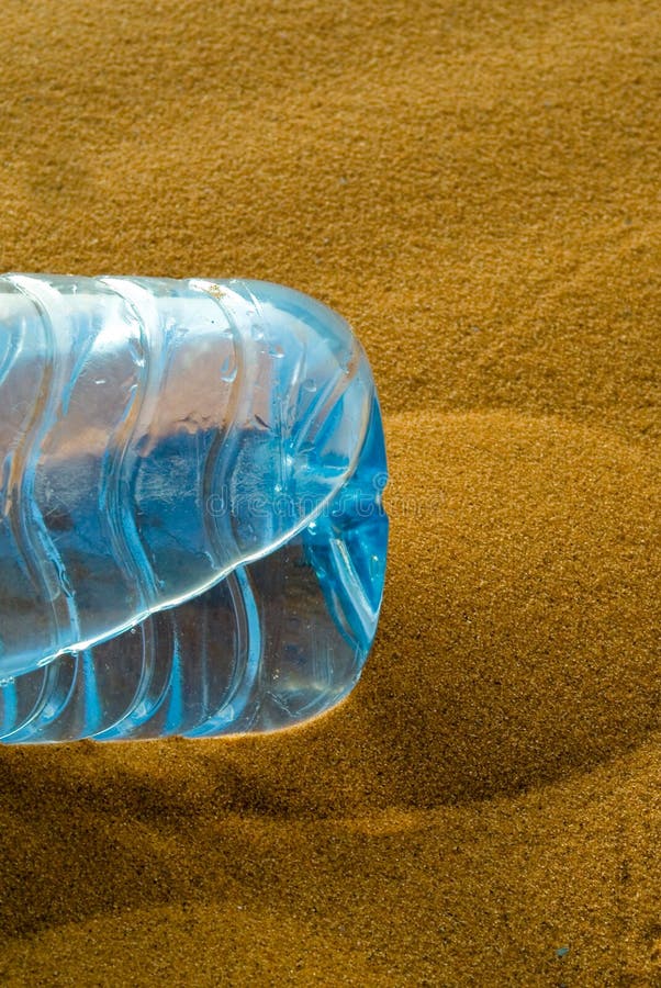 Agua en el desierto imagen de archivo. Imagen de destello - 80600033