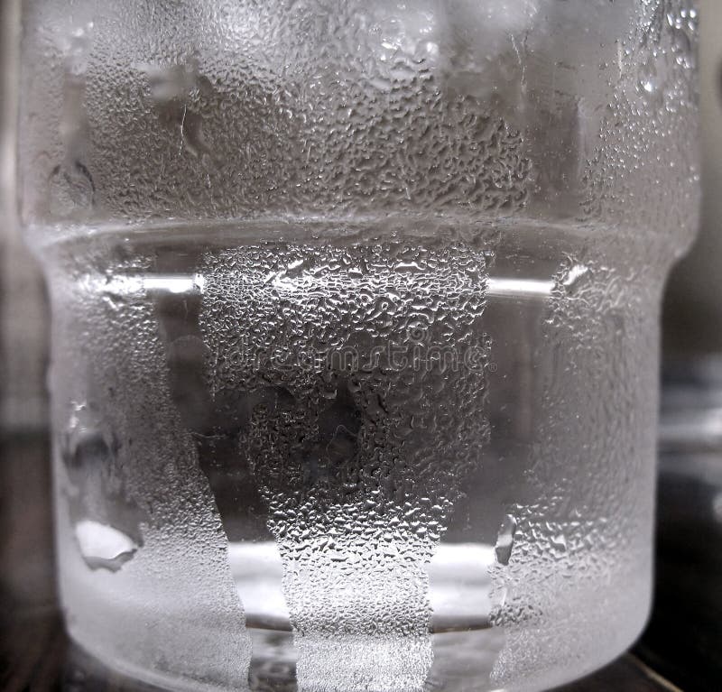 Agua helada foto de archivo. Imagen de opaco, cristal - 10146182