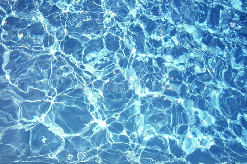 Agua helada sostenida imagen de archivo. Imagen de alto - 1073465