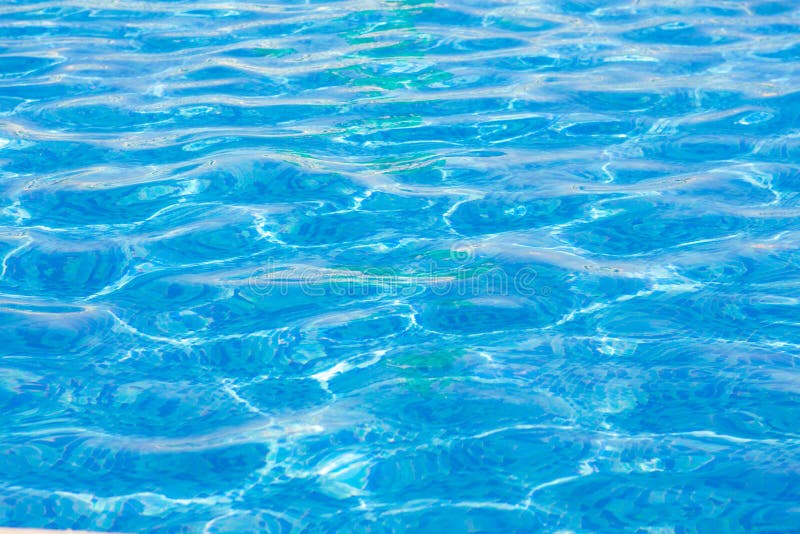Agua Potable Azul En La Piscina Foto de archivo - Imagen de modelos ...
