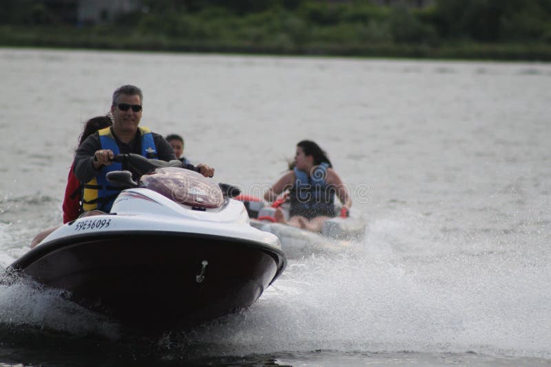 Tubbing él imagen de archivo. Imagen de chorro, fregadero - 18229689