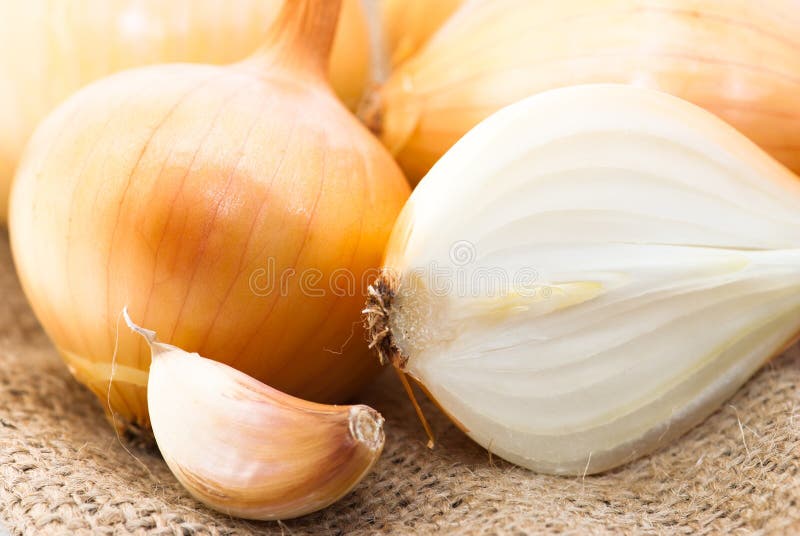 Ail et oignon photo stock. Image du groupe, cuisine, épice - 16784428