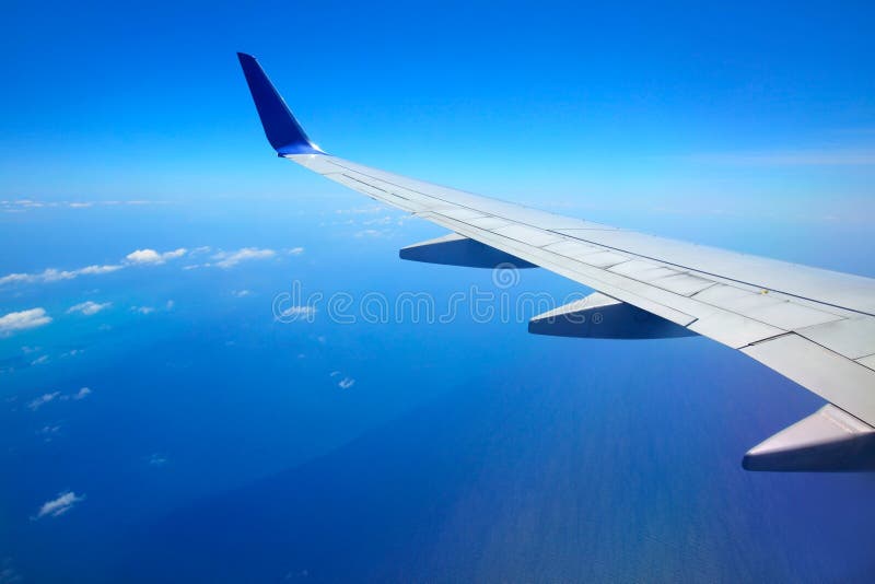 33,697 Photos de Aile D Un Avion D Avion De Ligne En Vol Ciel Bleu ...