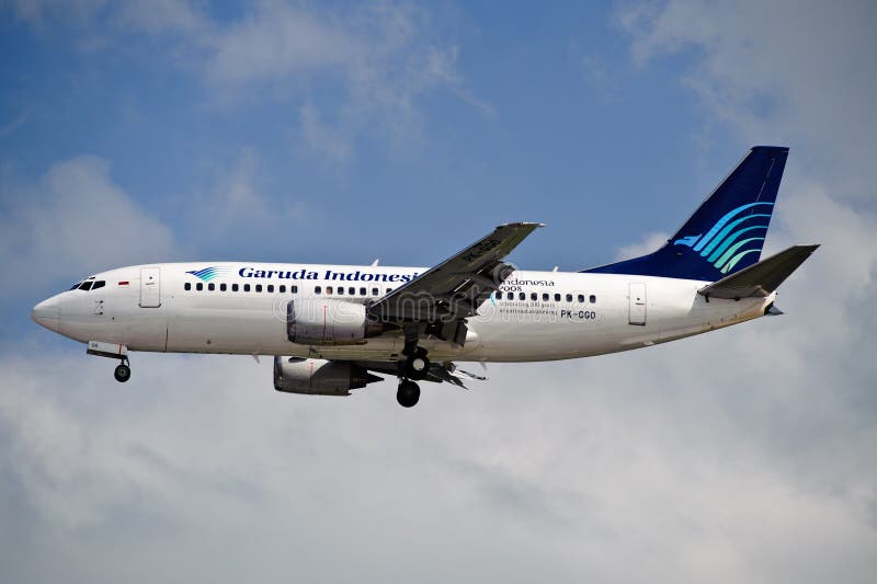 Air Garuda 737-3U3 on Final Editorial Image - Image of airways, plane ...