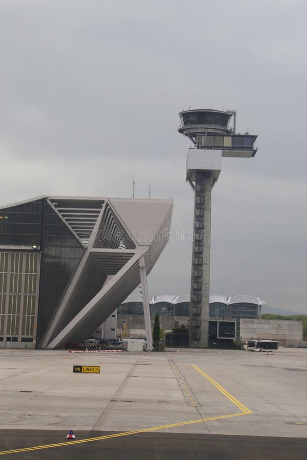Air Traffic Control Tower at Frankfurt Airport Editorial Photography ...