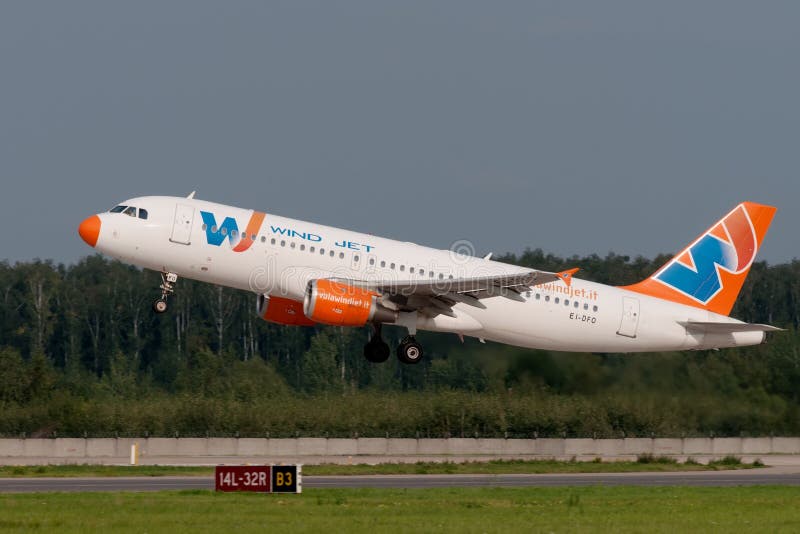 Airbus A320 jet aircraft editorial stock photo. Image of takeoff - 29474393