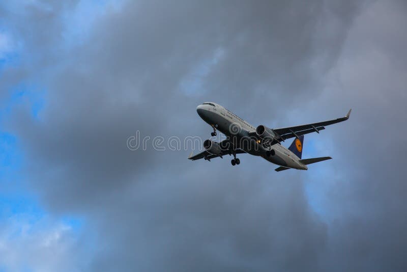 190 Airbus A320 Front View Stock Photos - Free & Royalty-Free Stock ...