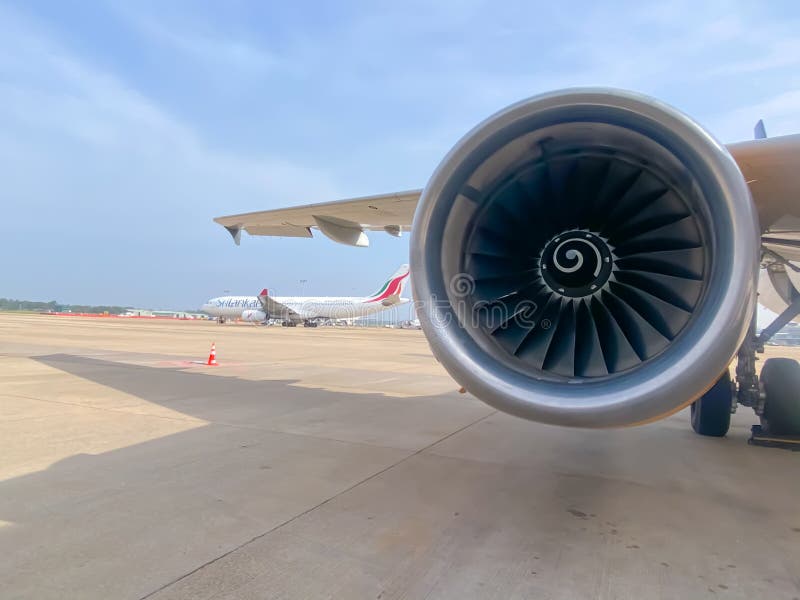 IAE V2500 Engine on Airbus A320 Stock Photo - Image of airbus, detailed ...