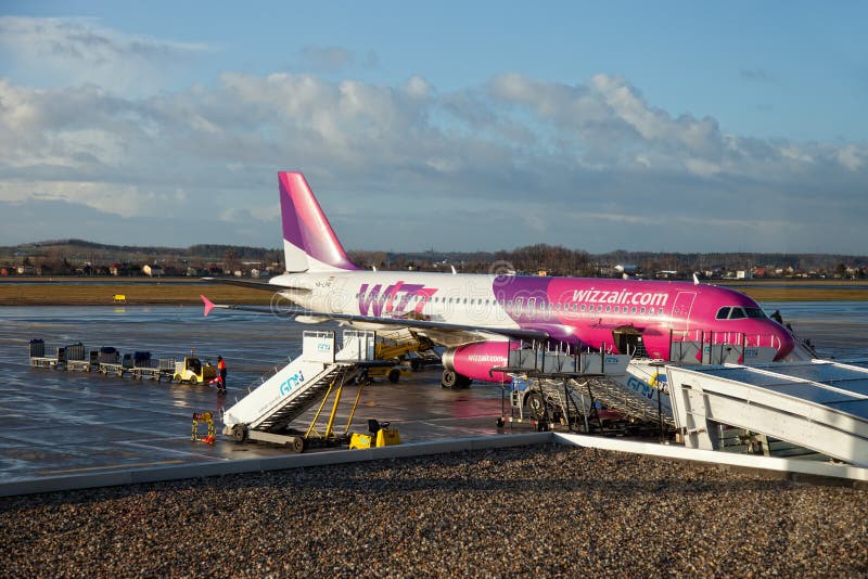 Aircraft at Airport Terminal Jetty Editorial Photo - Image of airline ...