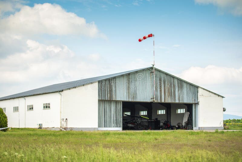 438 Aircraft Garage Photos - Free & Royalty-Free Stock Photos from ...