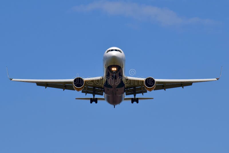 Aircraft in Landing Approach Stock Photo - Image of aviation, plane ...