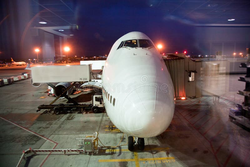 Pushback of the aircraft editorial image. Image of departure - 82143445